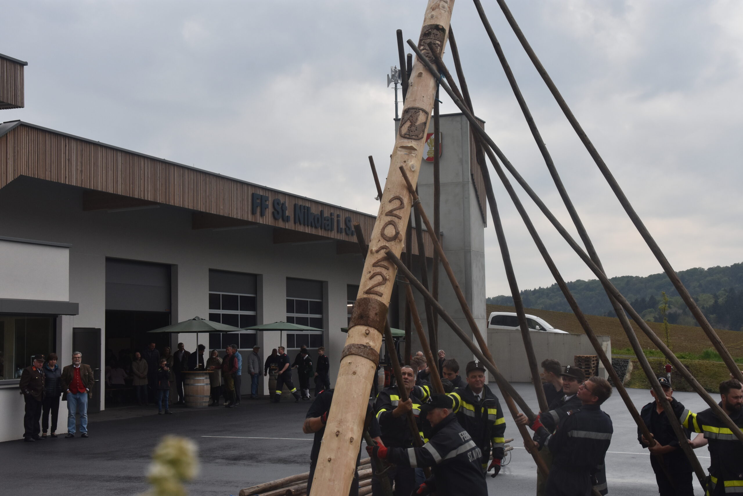 Maibaumaufstellen und Florianisonntag - FF St Nikolai im Sausal